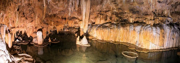 Onondaga Cave Formations — Stock Photo © greenheronphoto #314008148