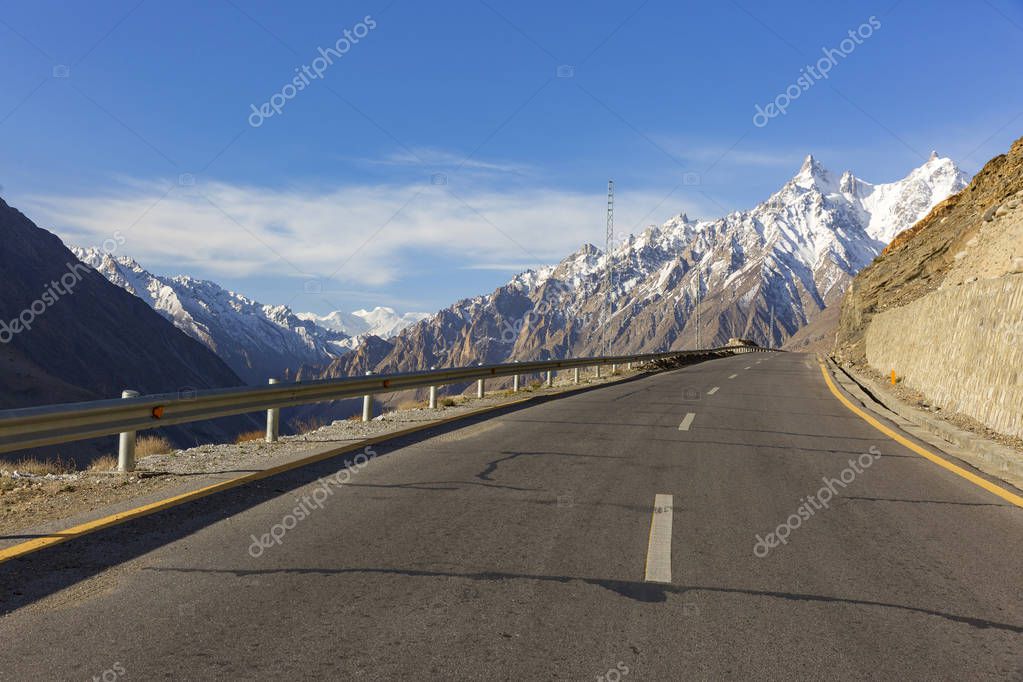 Vista sobre la nueva ruta de la seda National Highway 35 o China ...