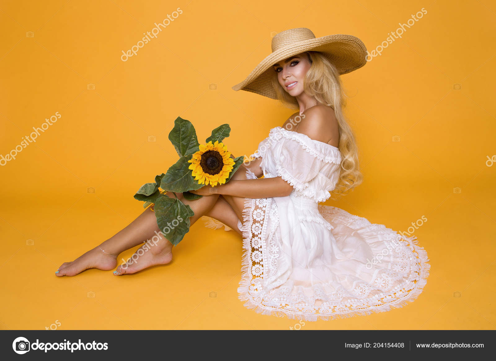 Beautiful Woman Long Blond Hair Wearing White Dress Hat Holding — Stock