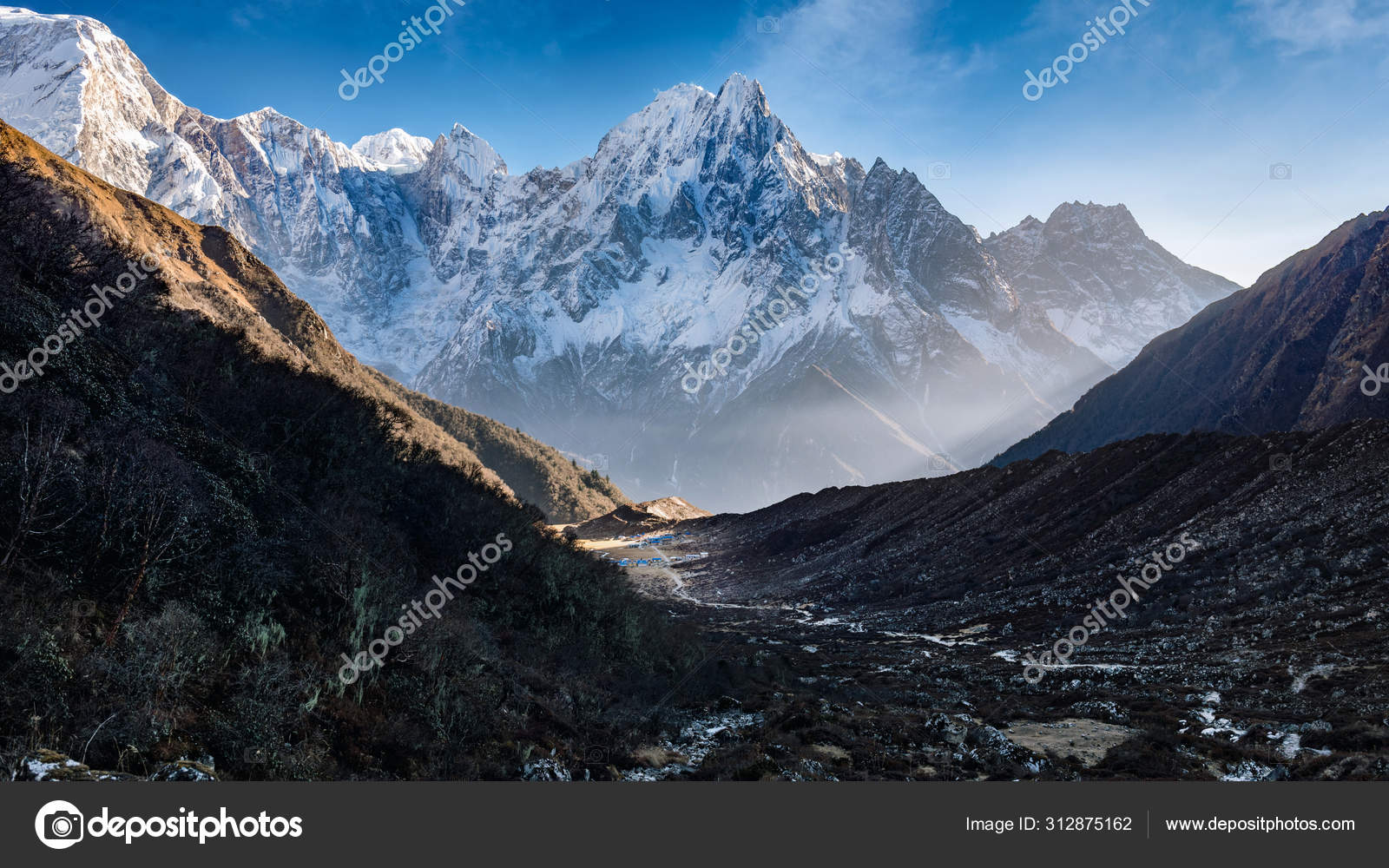 Snow Covered Himalaya Mountains Sunny Day Nepal Manaslu Circuit Trek ...