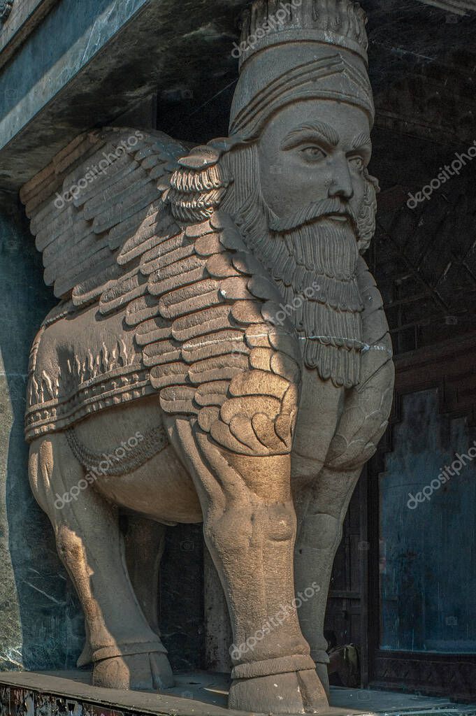 20-dic-2009 Escultura Lamassu - toro alado de cabeza humana en la ...