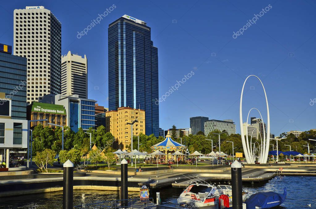 Perth, WA, Australia - 27 de noviembre de 2017: Skyline from Perth on ...