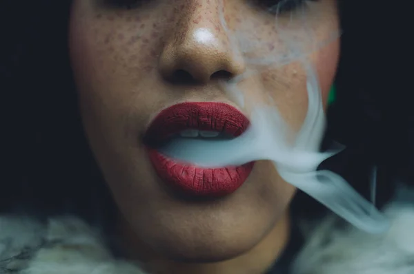 Labios De Humo De Hierba