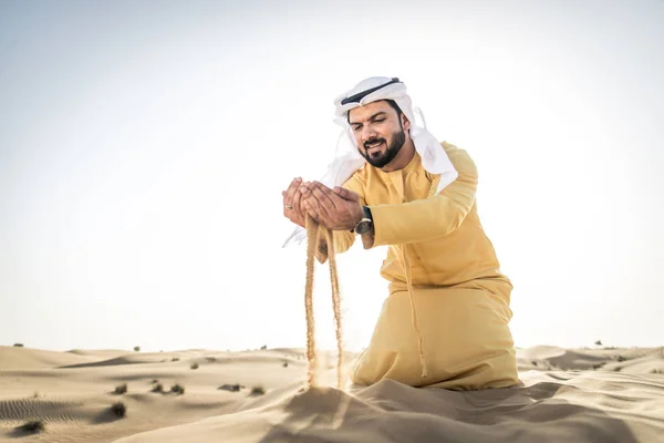 Dubai traditional people Stock Photos, Royalty Free Dubai traditional ...