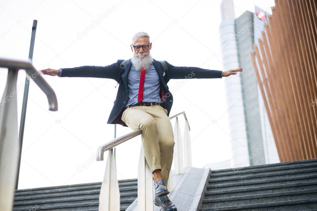 Retrato de hombre mayor guapo - Hombre joven y elegante en los años ...