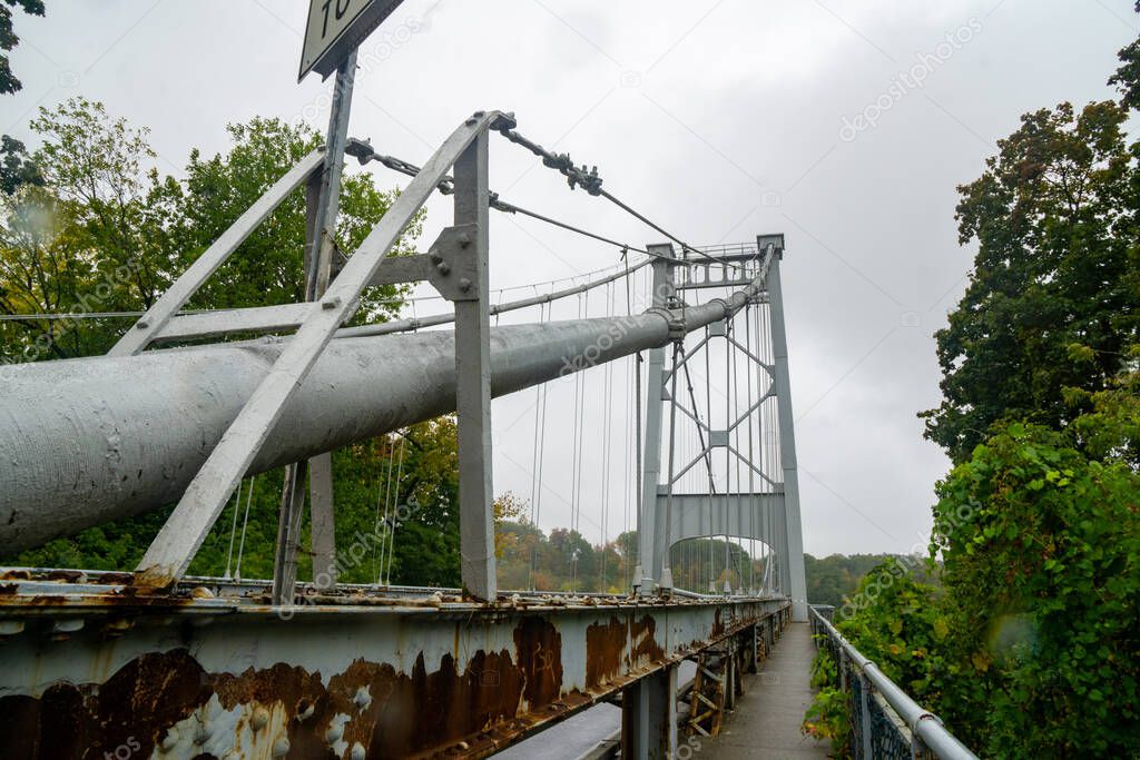 Kingston, NY / Estados Unidos - 13 de octubre de 2020: Tres cuartos de ...