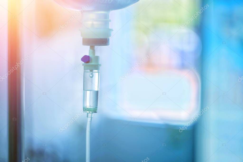 Cuarto de hospital intravenoso del goteo de la bolsa intravenosa de la ...