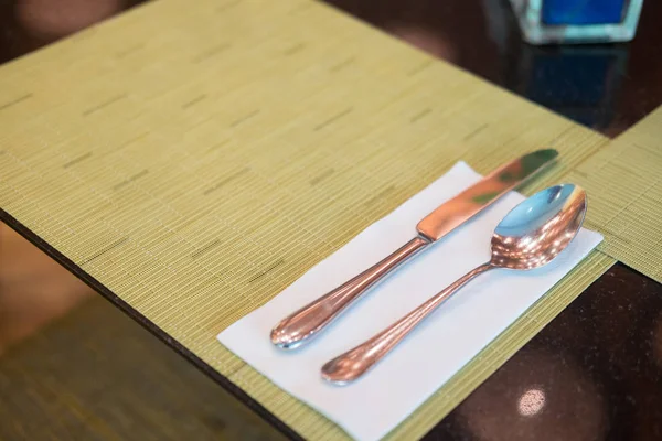 Table au restaurant Stock Photos, Royalty Free Table au restaurant ...