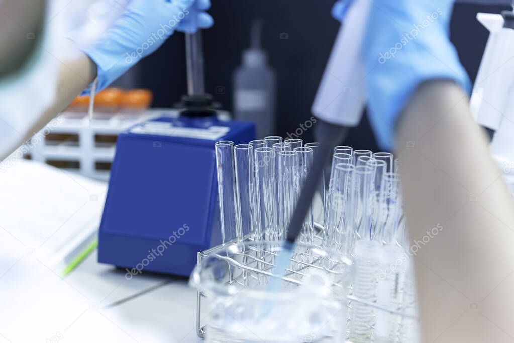 Los científicos asiáticos inyectaron productos químicos en tubos de ...