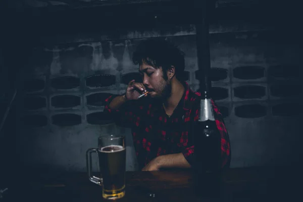 Borracho triste fotos de stock, imágenes de Borracho triste sin ...