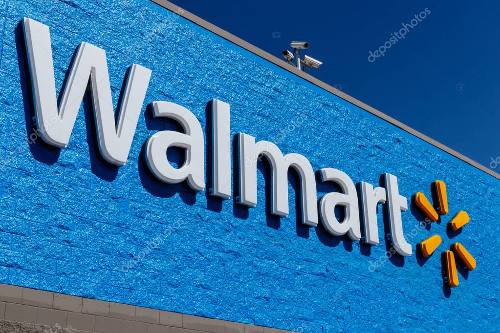Indianápolis - Circa mayo 2018: Walmart Retail Location. Walmart está ...
