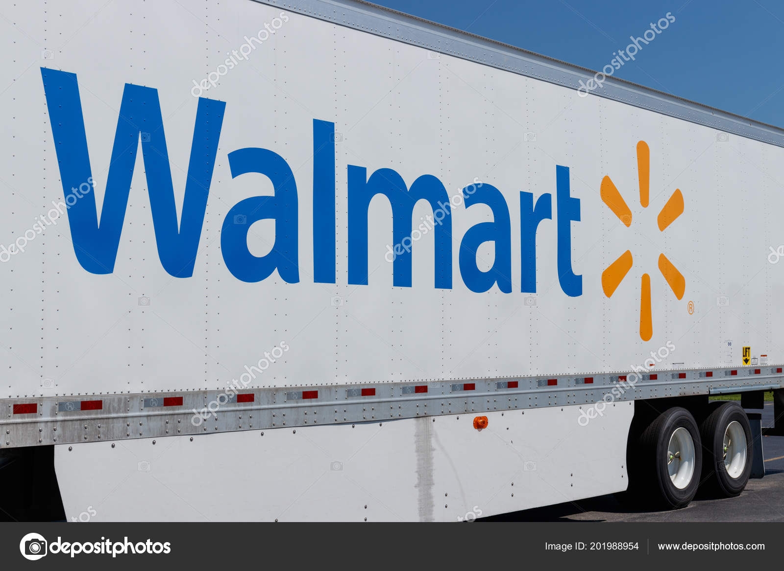 Wayne Circa June 2018 Walmart Tractor Trailer Walmart Boosting Its ...