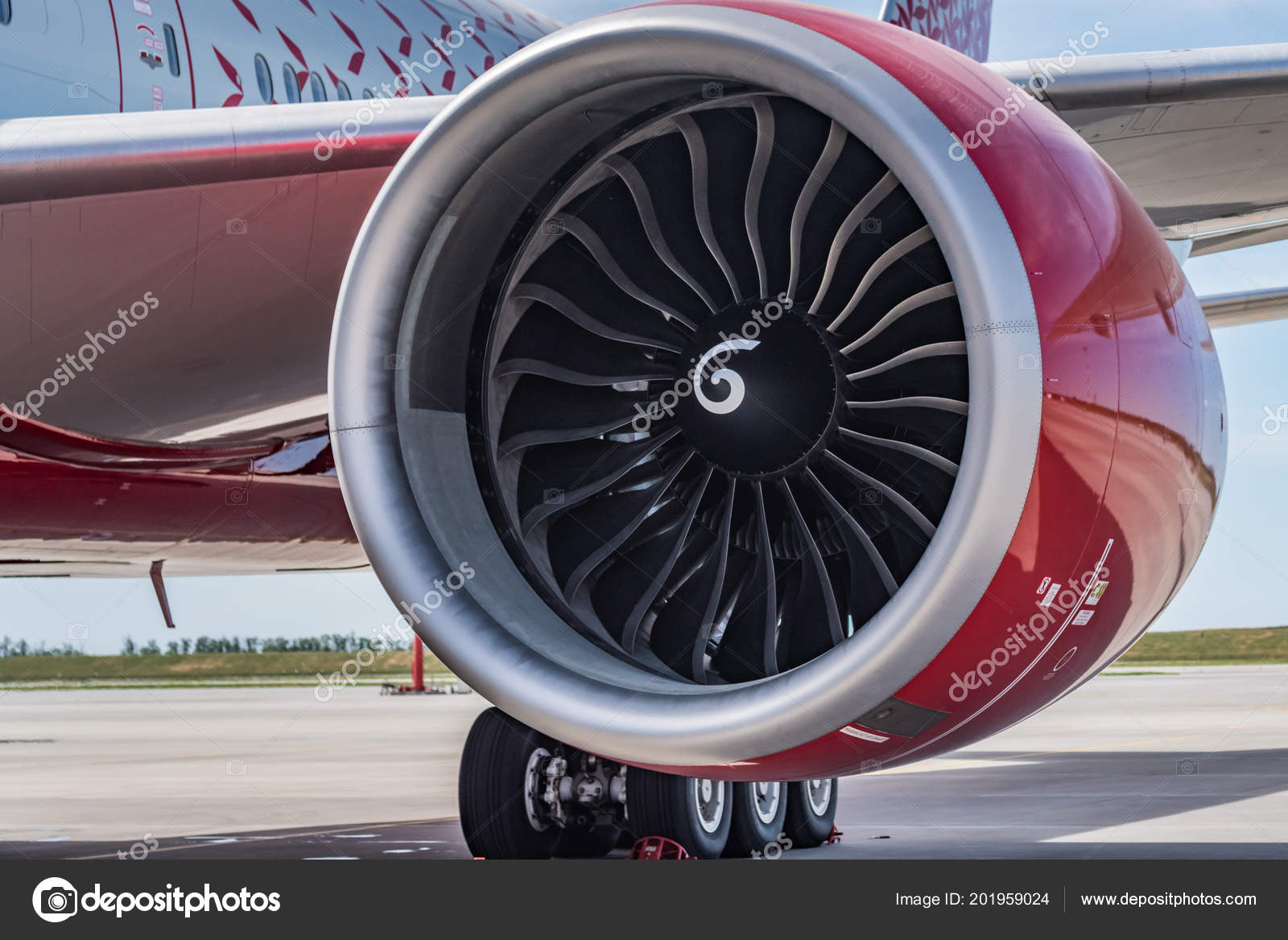 Close up engine of red Boeing 777 – Stock Editorial Photo © Yakov ...