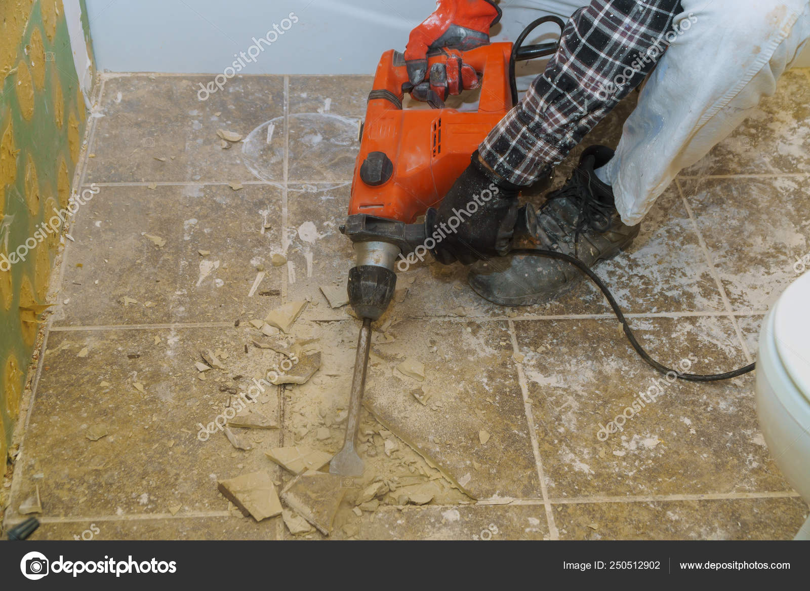 Worker remove, demolish old tiles in a bathroom with hammer — Stock ...