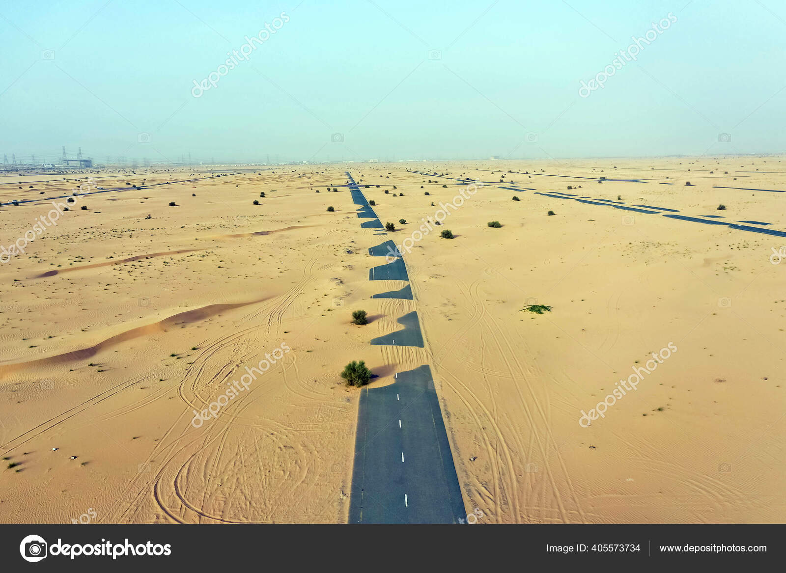 Road Desert Dubai Dubais Half Desert Road Geological Landscape High ...