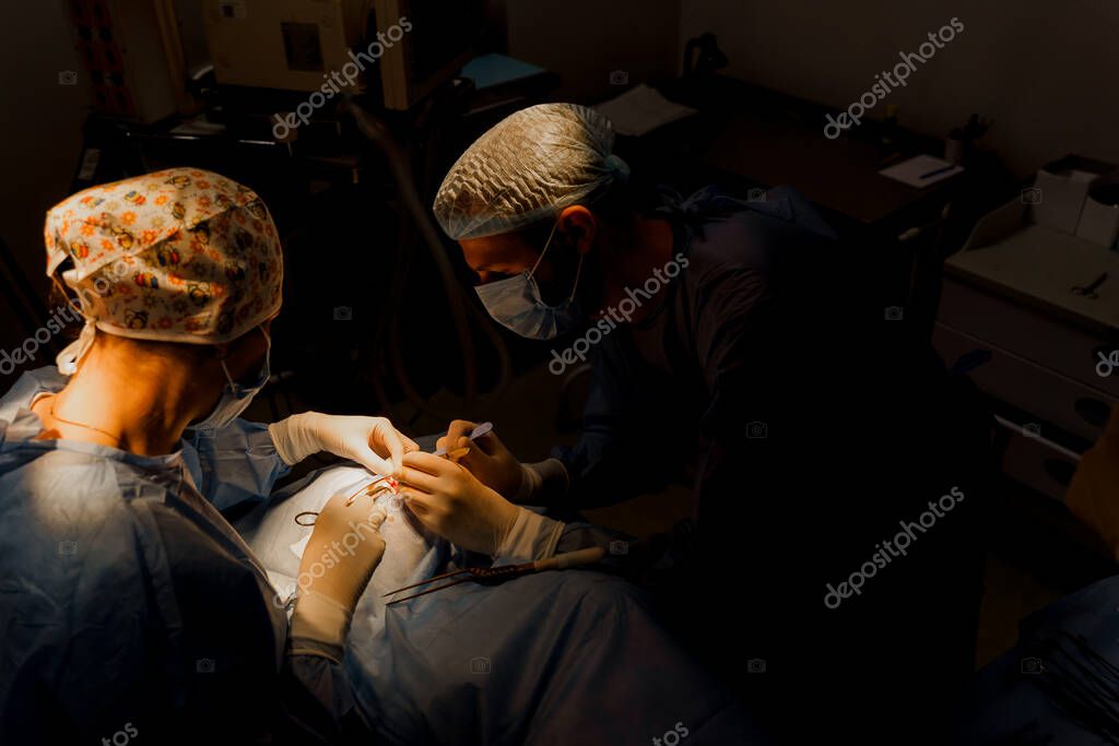 Cirugía plástica de blefaroplastia para modificar la región ocular de ...