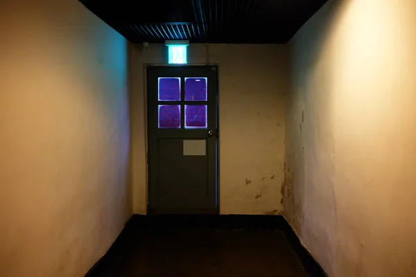 Emergency exit room Stock Photos, Royalty Free Emergency exit room ...