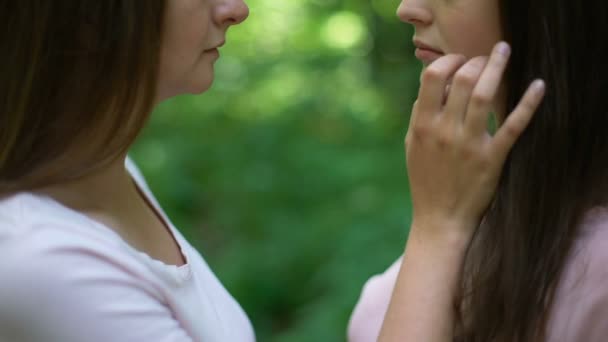 Ласковый Поцелуй Двух Привлекательных Лесбиянок Первая Любовь Тайная ...