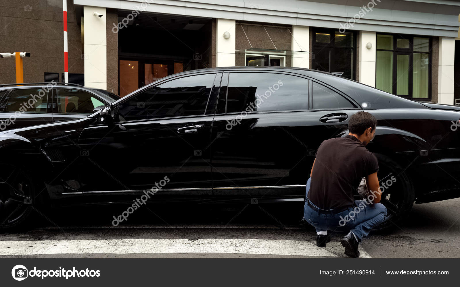Man Washing Business Class Auto Gap Poor Rich Work Refugees — Stock ...