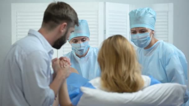 634 vídeos de Parto del paciente, metraje de Parto del paciente sin royalties | Depositphotos