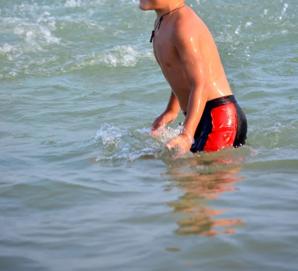 Boys in speedos images libres de droit, photos de Boys in speedos ...