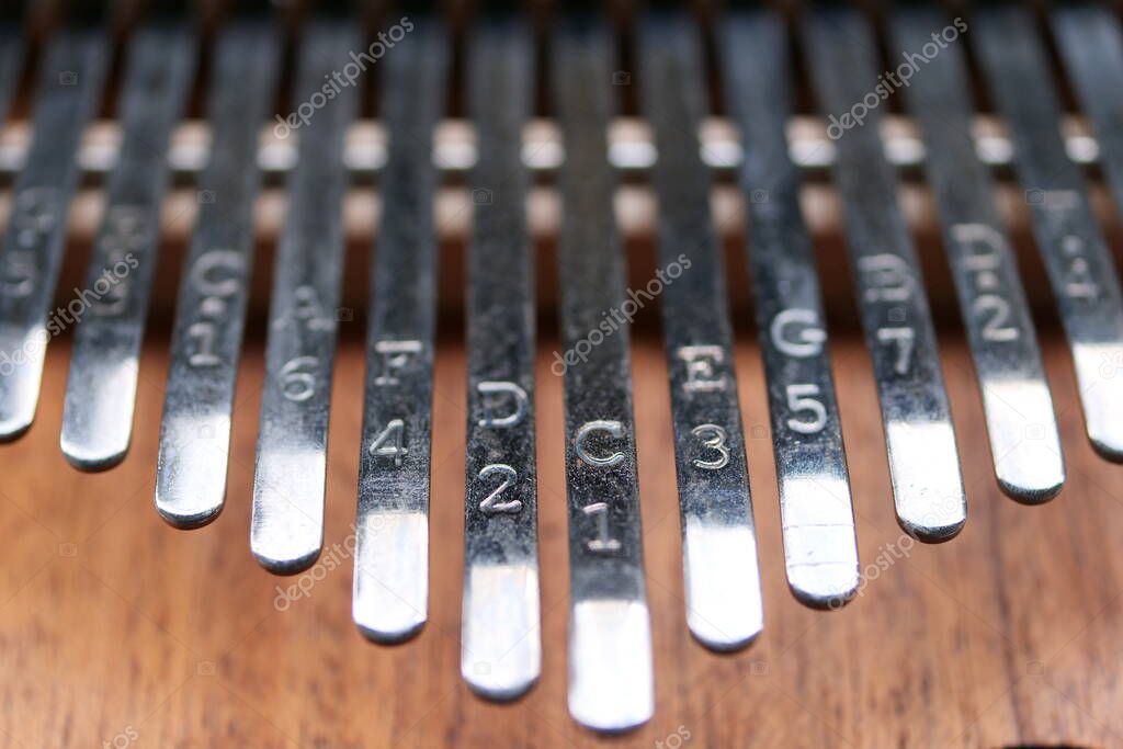 Kalimba (Mbira o Malimba). Instrumento musical africano. 2022