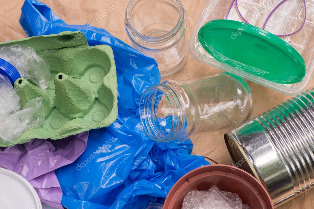 residuos reutilizables, reciclaje de basura: metal, pl stico, papel y ...