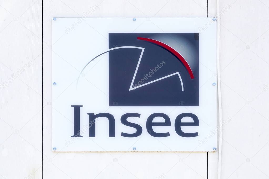 Montpellier, Francia - 5 de julio de 2018: logotipo de INSEE en una ...
