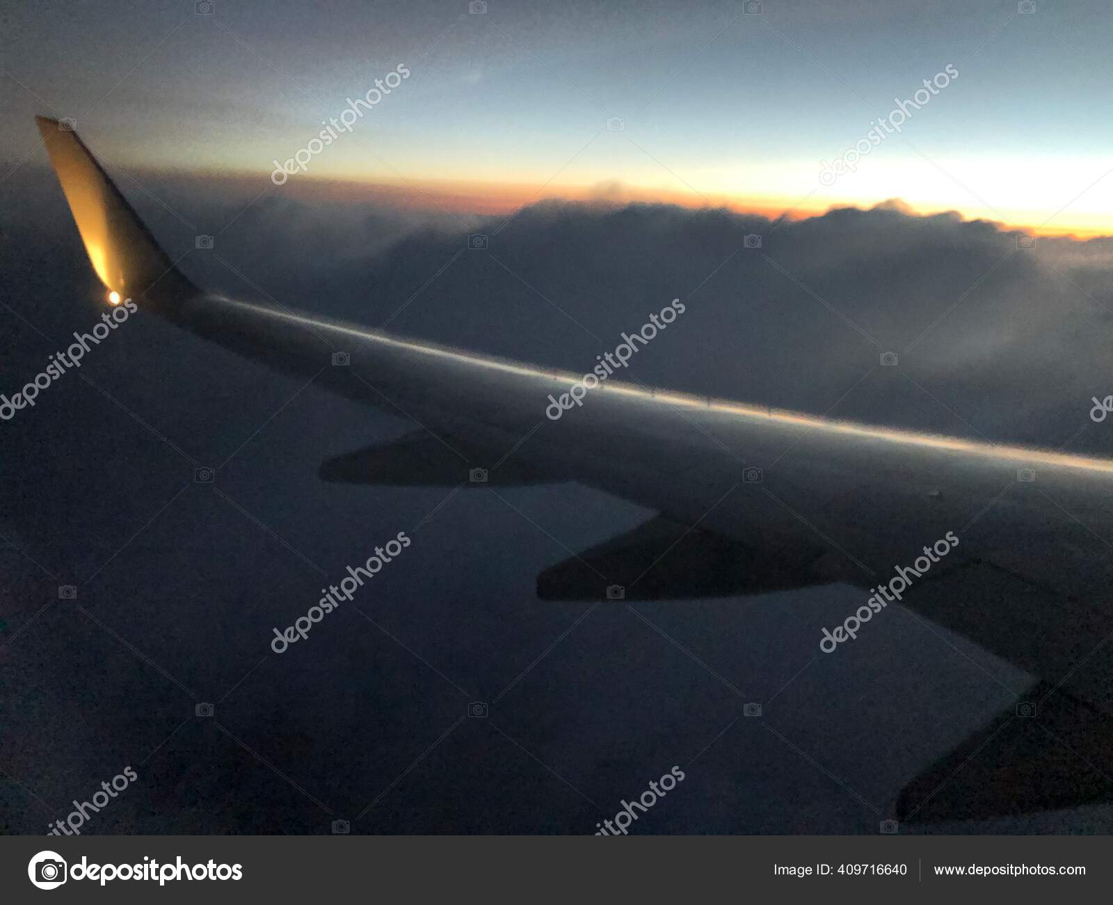 Landscape Airplane Wing Sunset — Stock Photo © Fotoadicta #409716640