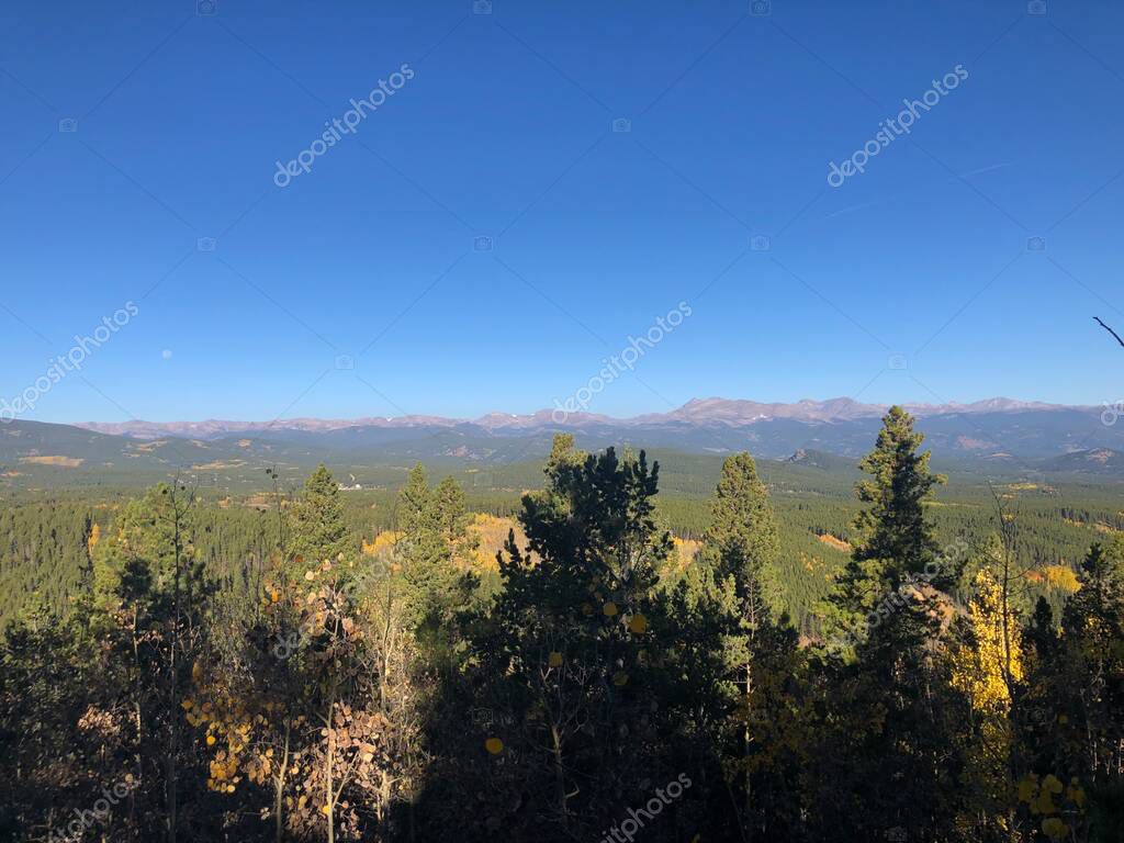 paisaje de árboles y montañas desde el mirador del Parque Estatal ...