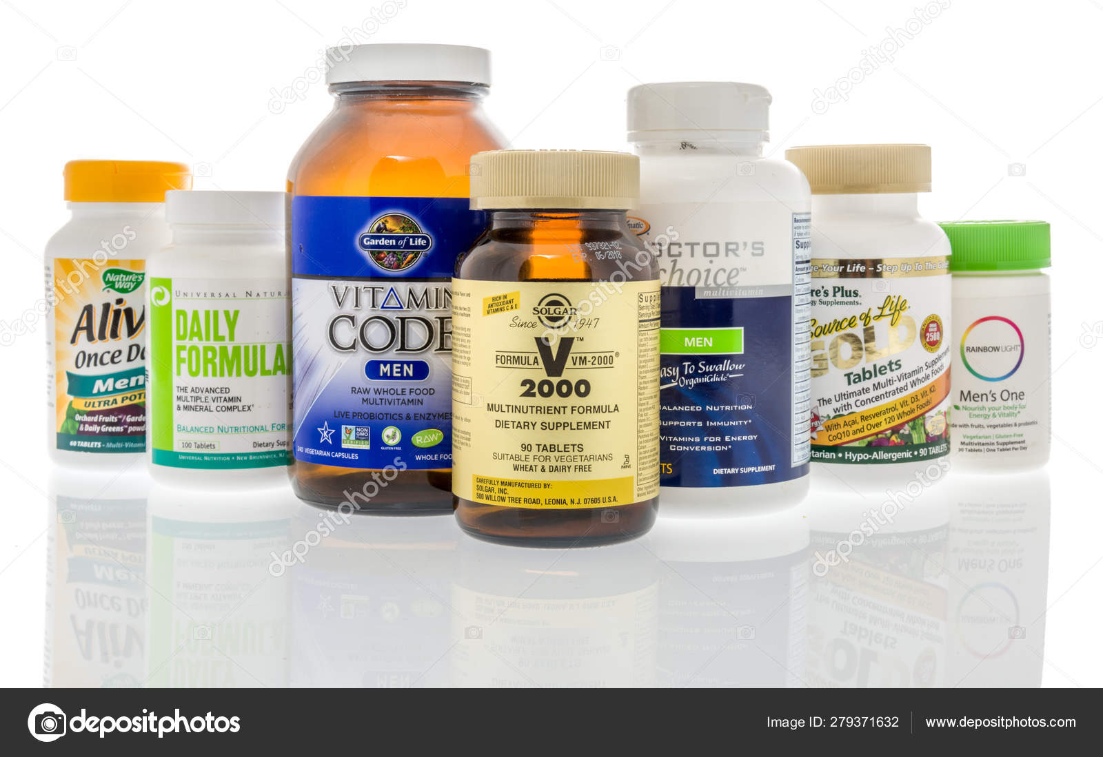 Recogida de suplementos — Foto editorial de stock #279371632 ©homank76