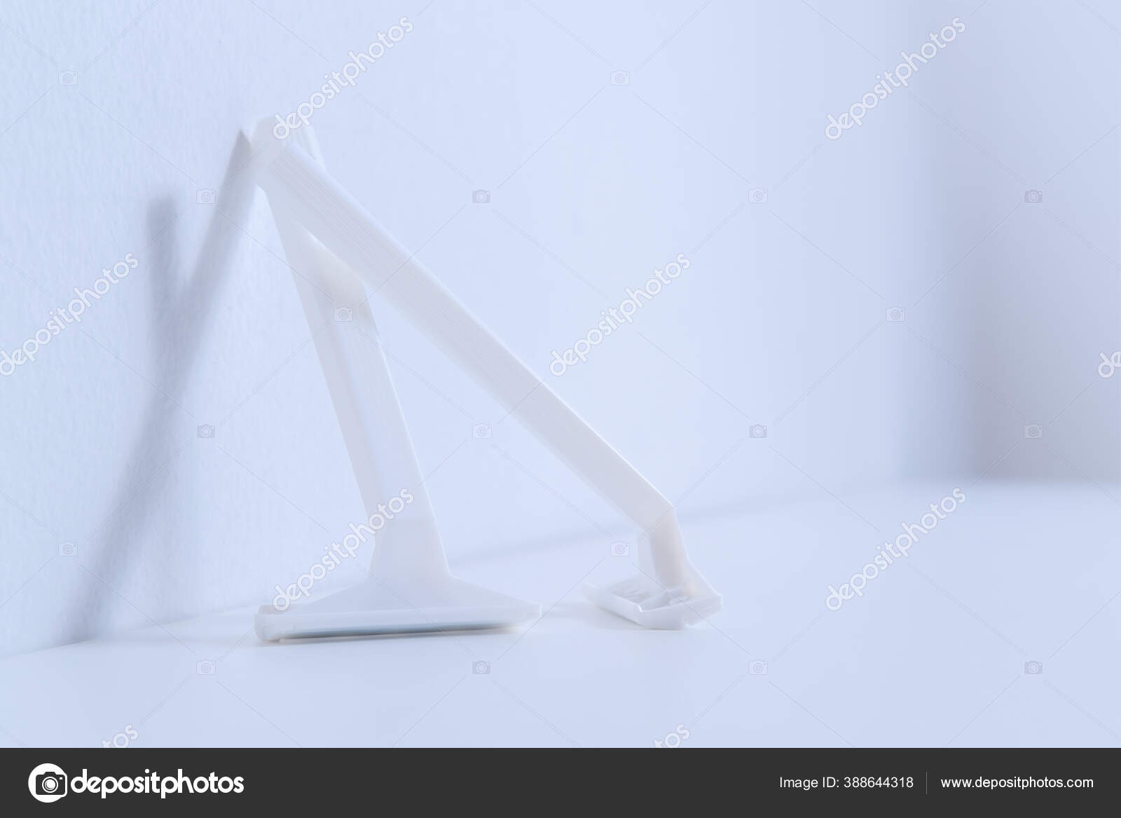 White Razor White Backdrop Hair Removing Shaving — Stock Photo © KaryB ...