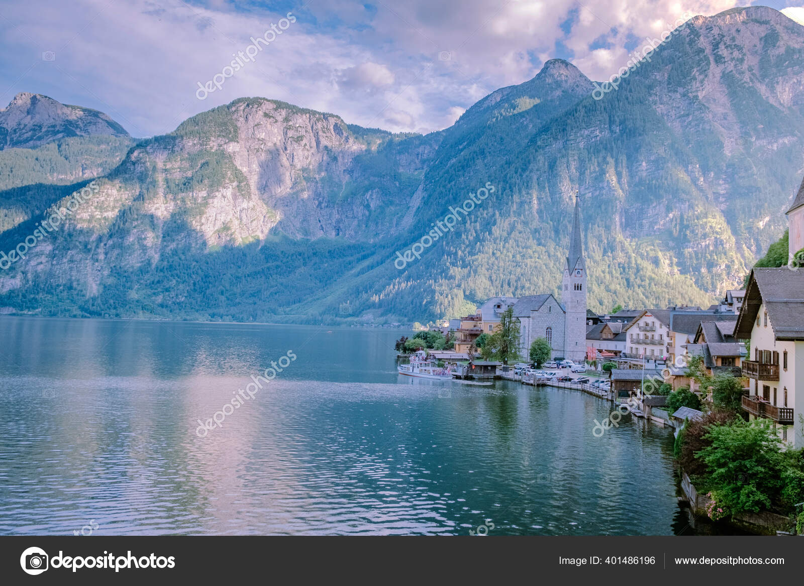 Hallstatt village on Hallstatter lake in Austrian Alps Austria — Stock ...