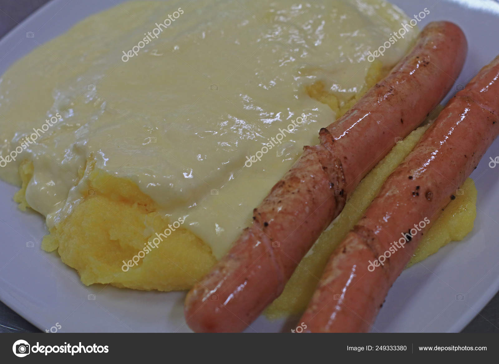 Polenta Formaggio Wurstel — Stock Photo © fassacom #249333380