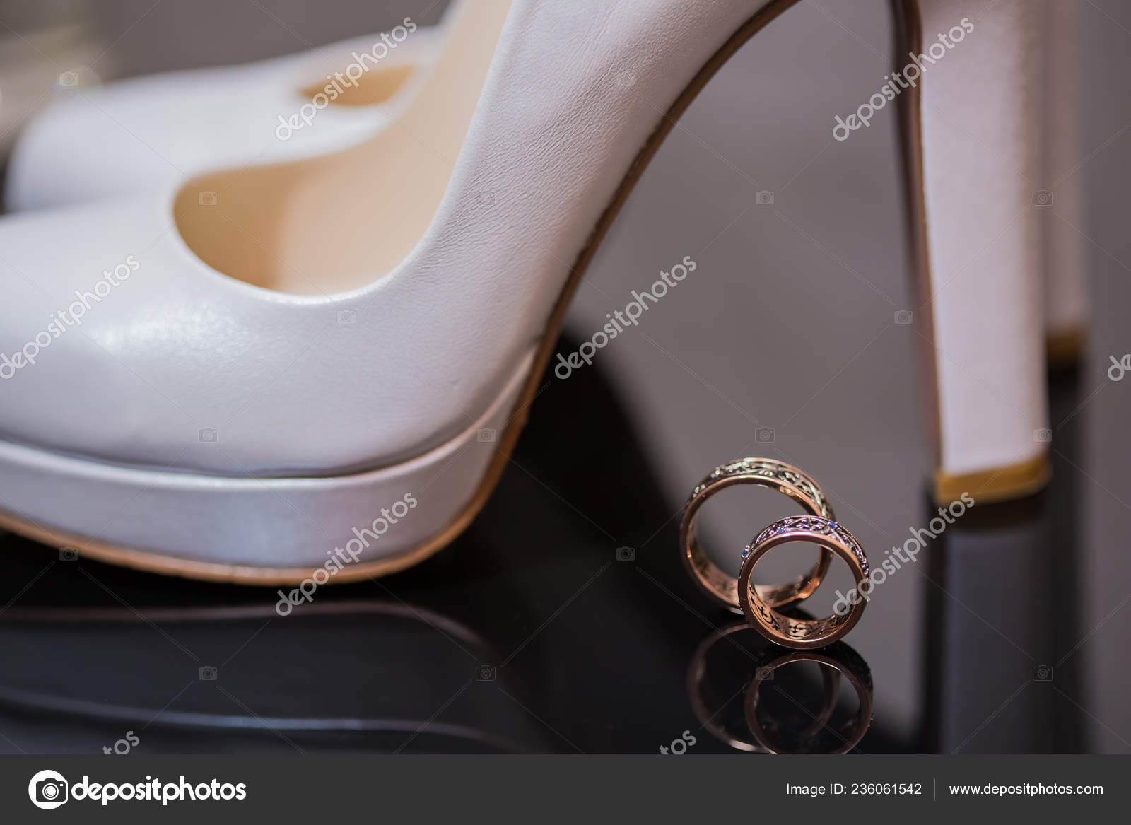 Two wedding rings in infinity sign. Love concept. Stock Photo by ...