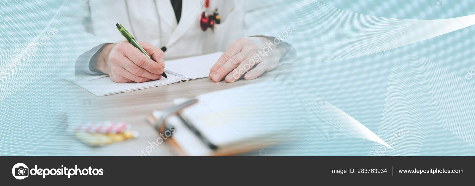 Doctor taking notes; panoramic banner — Stock Photo © thodonal #283763934