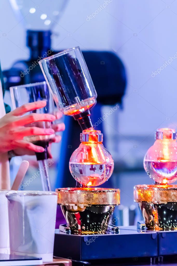 Syphon café o café al vacío es de inmersión completa de buen gusto y ...