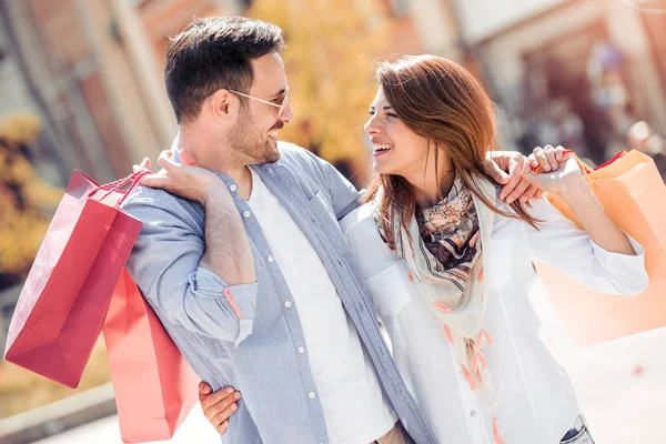 Gente feliz compras fotos de stock, imágenes de Gente feliz compras sin ...