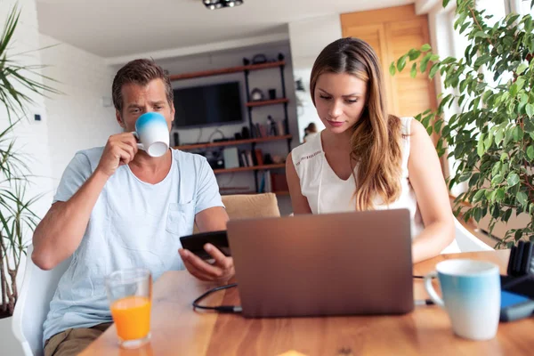 Calcular fotos de stock, imágenes de Calcular sin royalties | Depositphotos