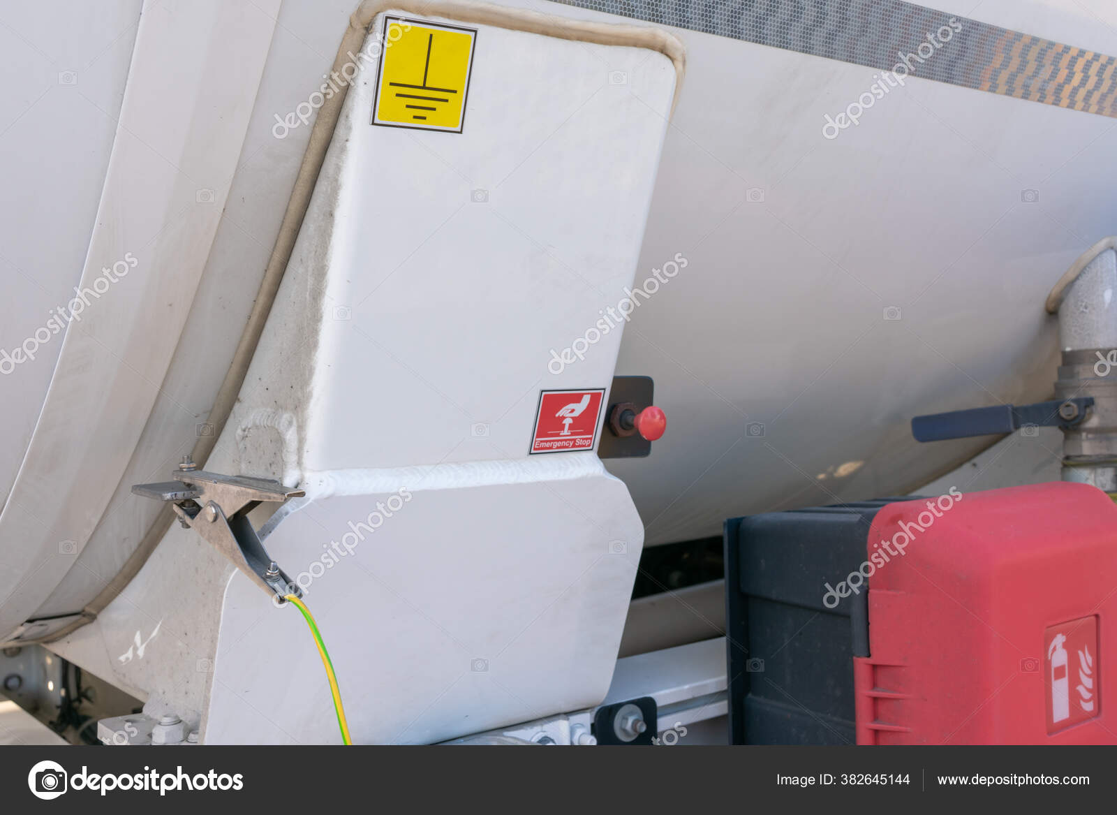 Clamp Discharge Electrostatic Energy Fuel Tank Truck Discharges — Stock ...