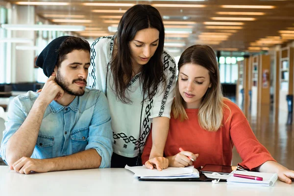 University students conversation Stock Photos, Royalty Free University ...