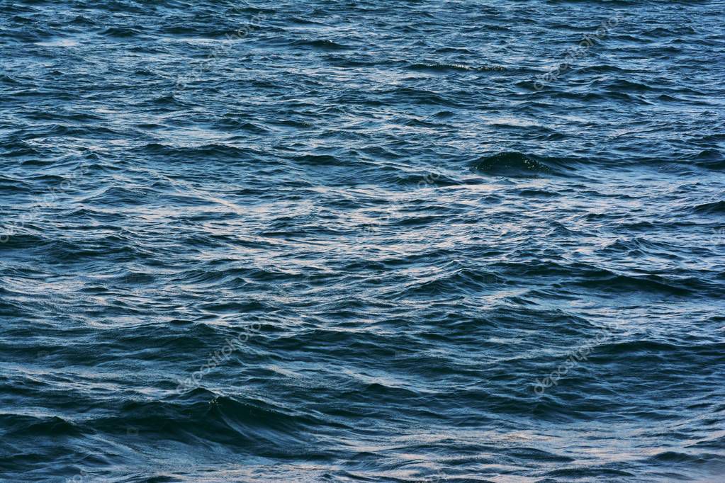 Textura abstracta de ondulante superficie de agua de océano azul claro ...