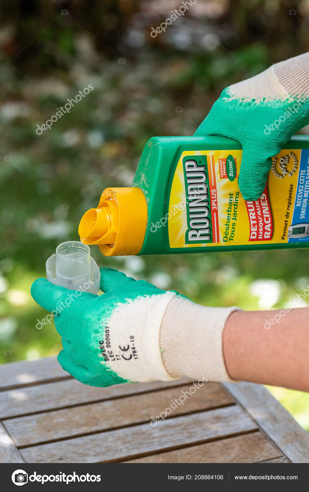 Paris France August 2018 Gardener Using Roundup Herbicide French Garden ...