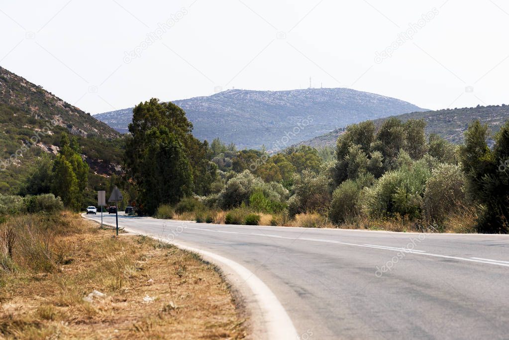 Carretera con una línea recta y una línea discontinua para manipulación ...
