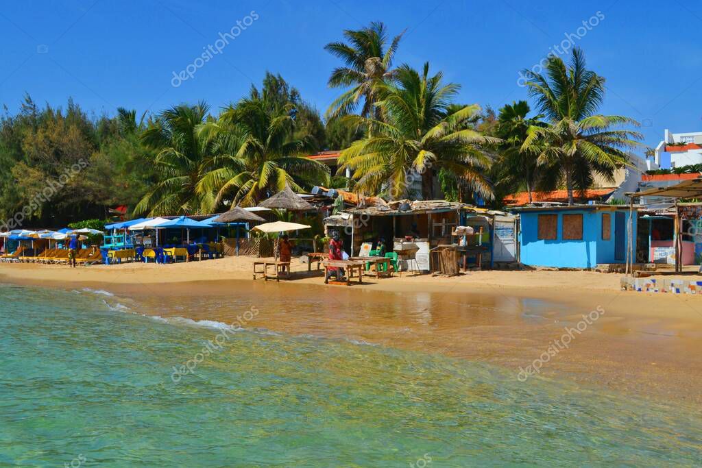 Playa tropical en la isla de Ngor, Dakar, Senegal 2024