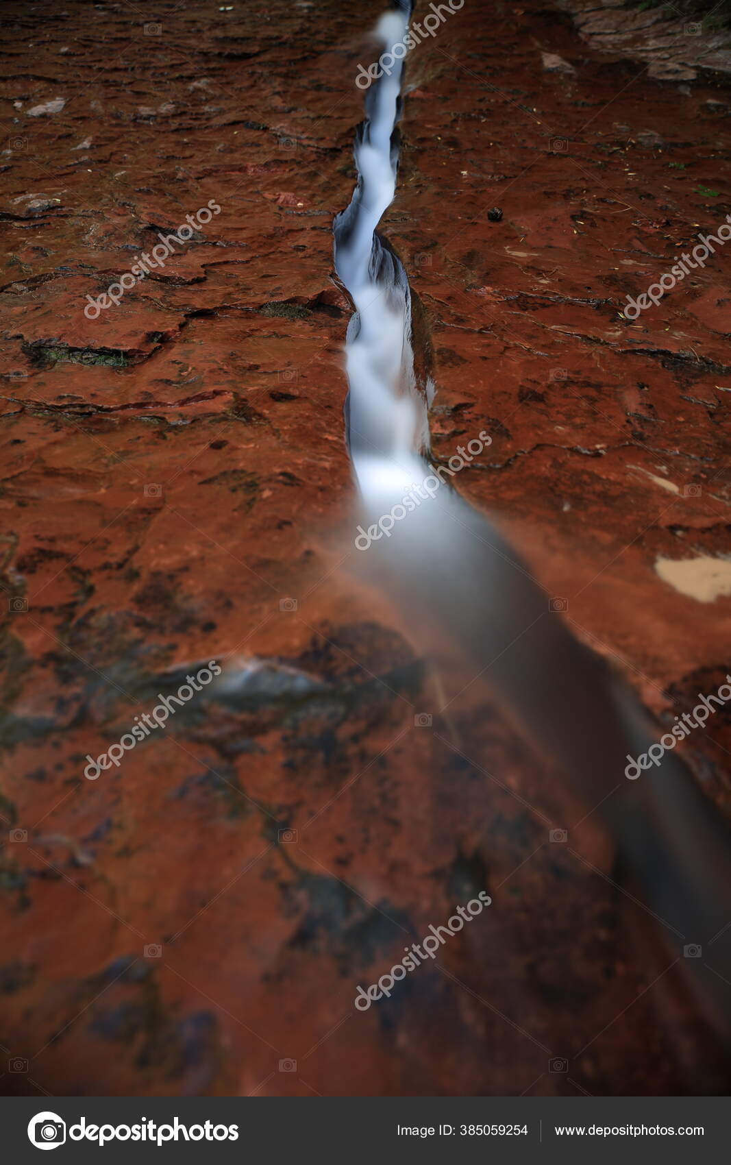 Water Flowing Fissure Red Rock Zion National Park Utah Usa — Stock ...