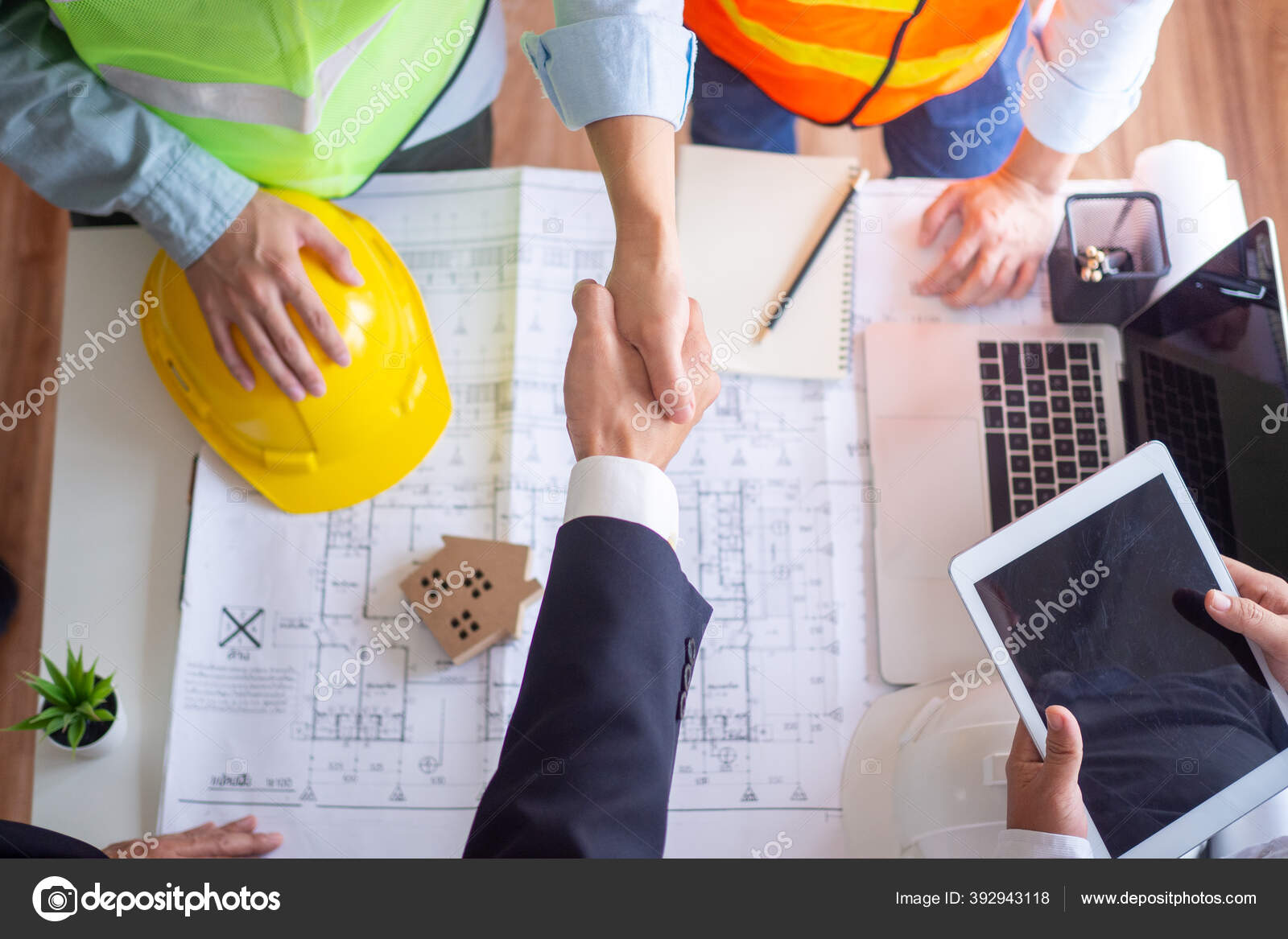 Shake Hands Discussing Engineering Collaboration Agreement Contractor ...