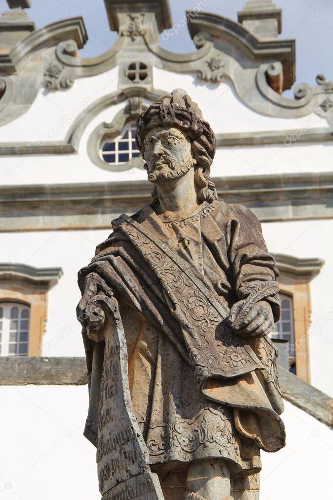 Vista de diferentes estatuas de profetas cristianos en Bon Jesus de ...