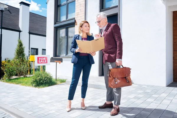 Selling house Stock Photos, Royalty Free Selling house Images ...