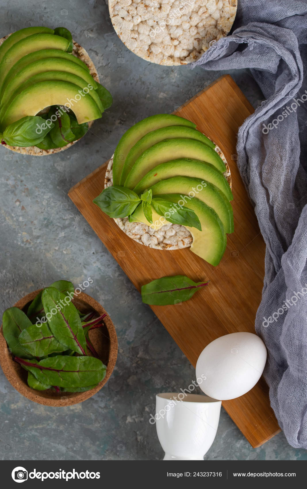 Crispy Rice Cakes Sliced Avocado Stock Photo by ©tytbil88 243237316